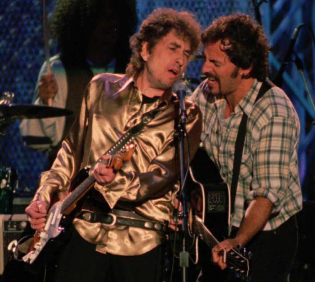 Bruce Springsteen Moves Crowd With Powerful Bob Dylan Tribute at ...