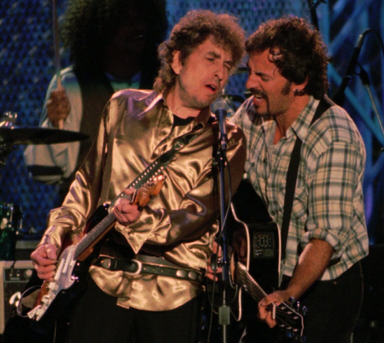 Bruce Springsteen Moves Crowd With Powerful Bob Dylan Tribute at ...